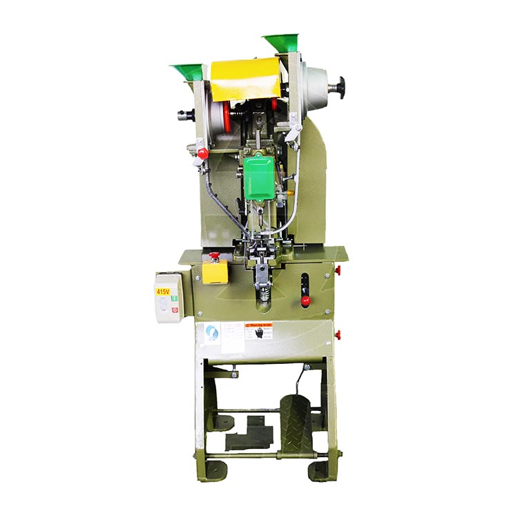 Automatic double eyeleting machine