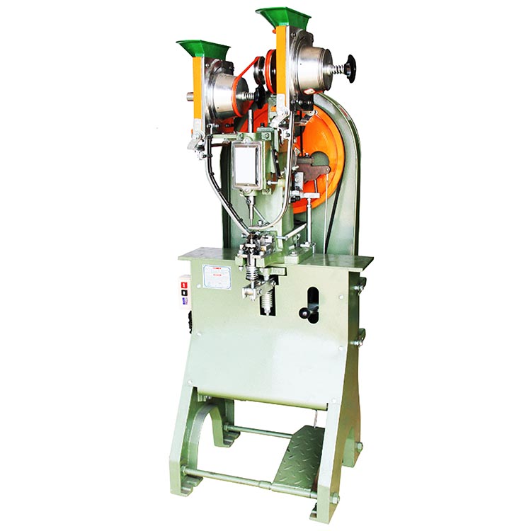 Automatic double eyeleting machine